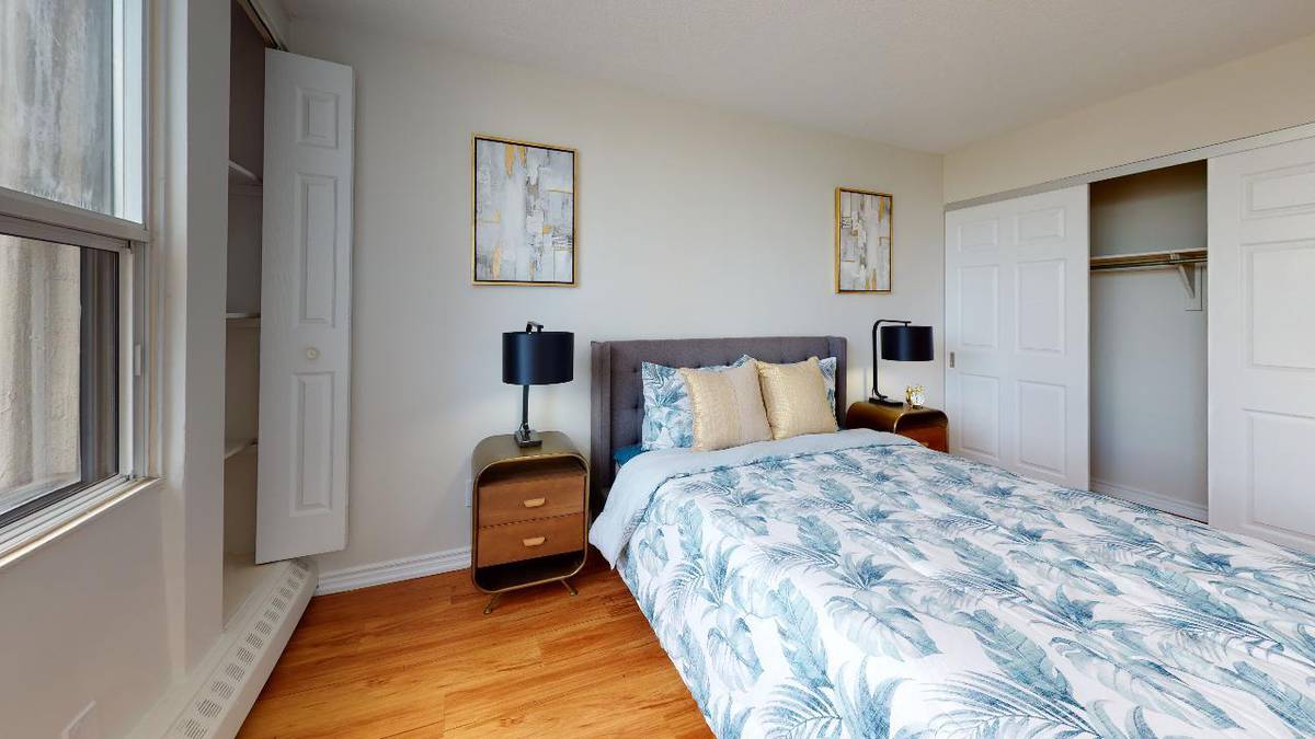 Landmark Place Hamilton, ON - 100 Main Street | liv.rent