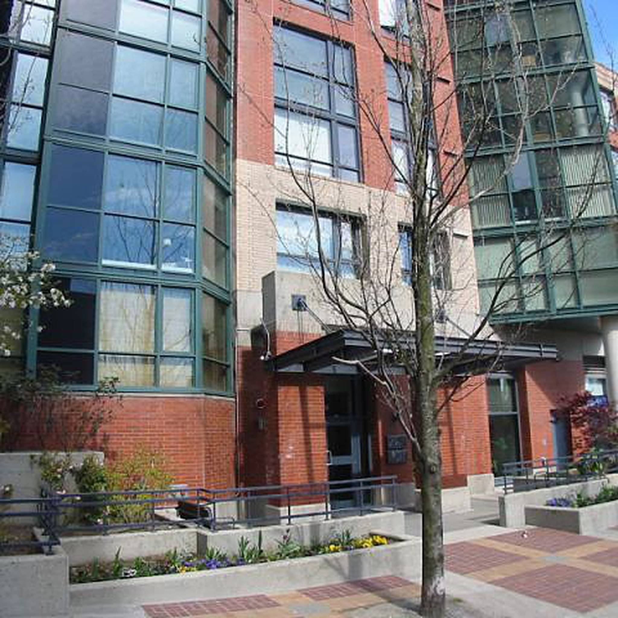 Parkview Tower Vancouver, BC - 289 Drake St | liv.rent