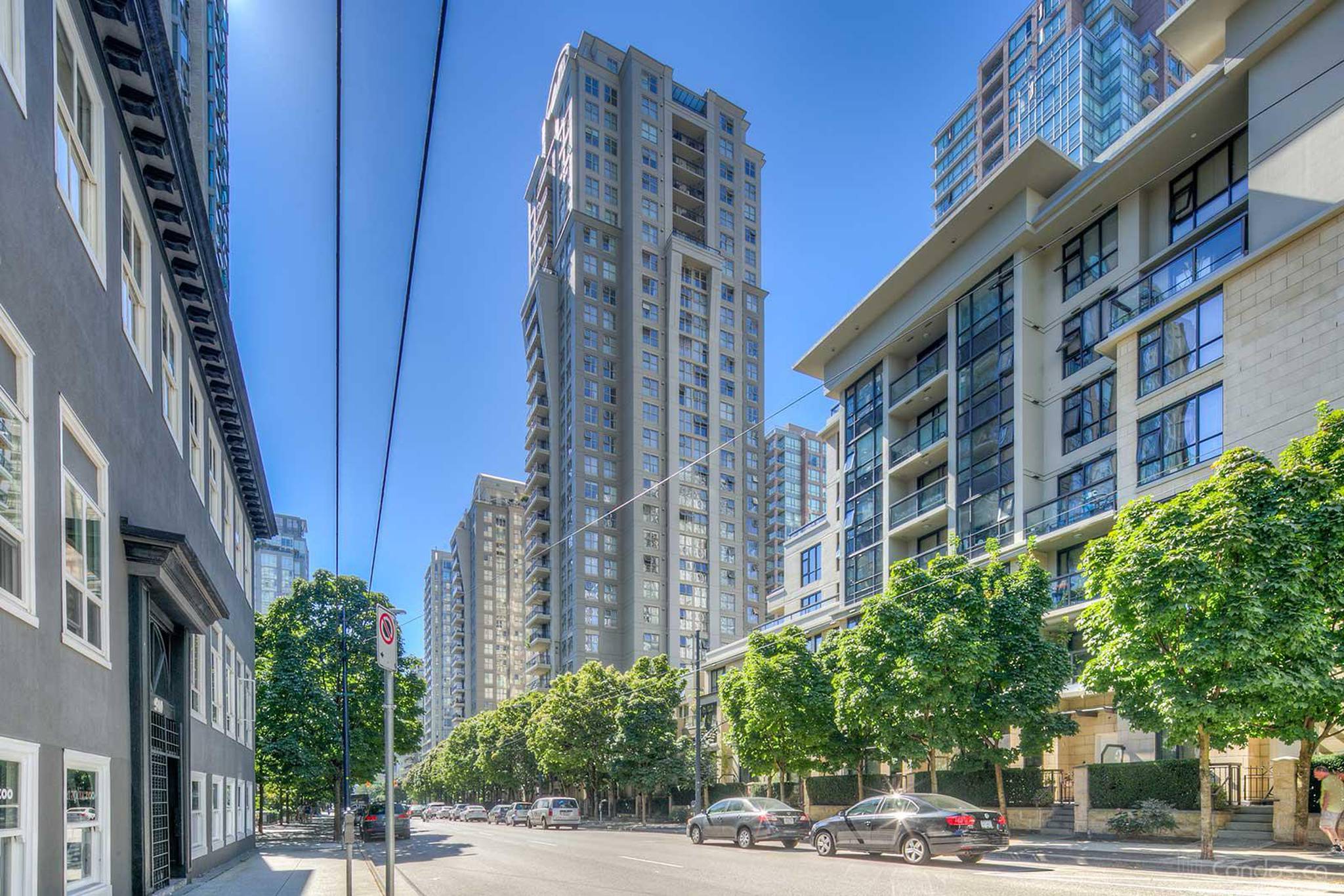 Mondrian 2 Vancouver, BC - 969 Richards St | liv.rent