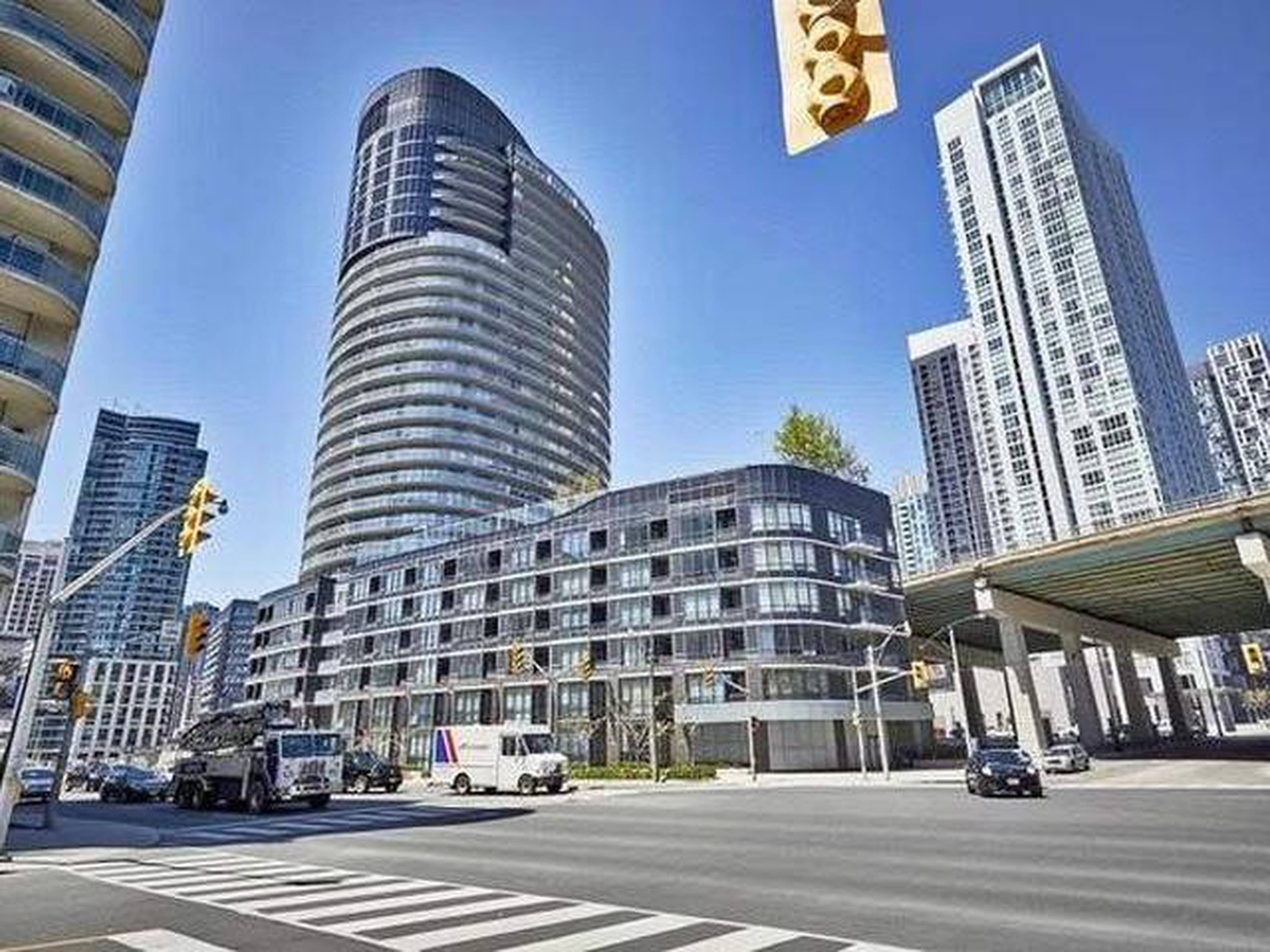 Panorama Toronto, ON - 38 Dan Leckie Way | liv.rent