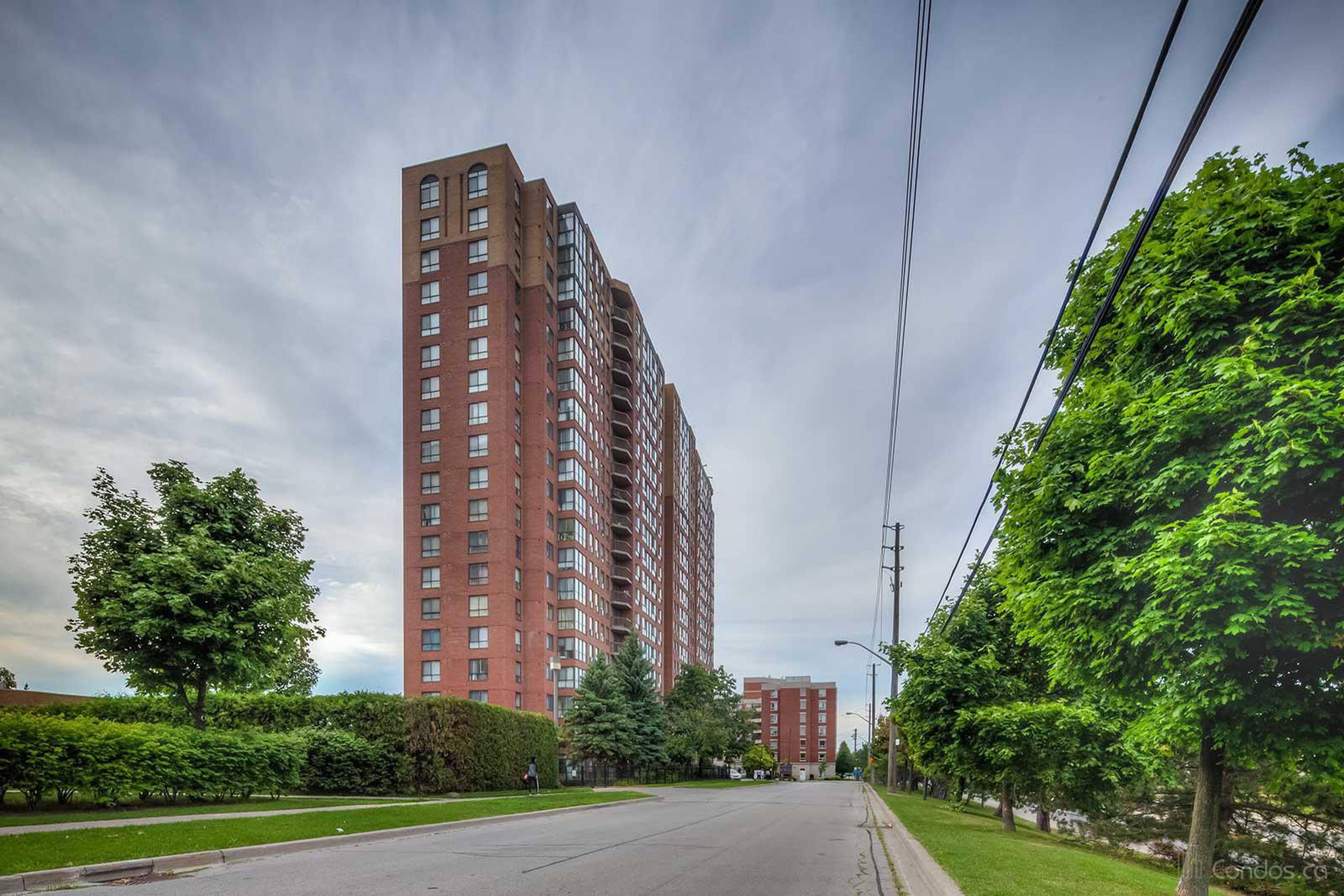 Sterling Club Ⅱ Scarborough, ON - 330 McCowan Rd | liv.rent