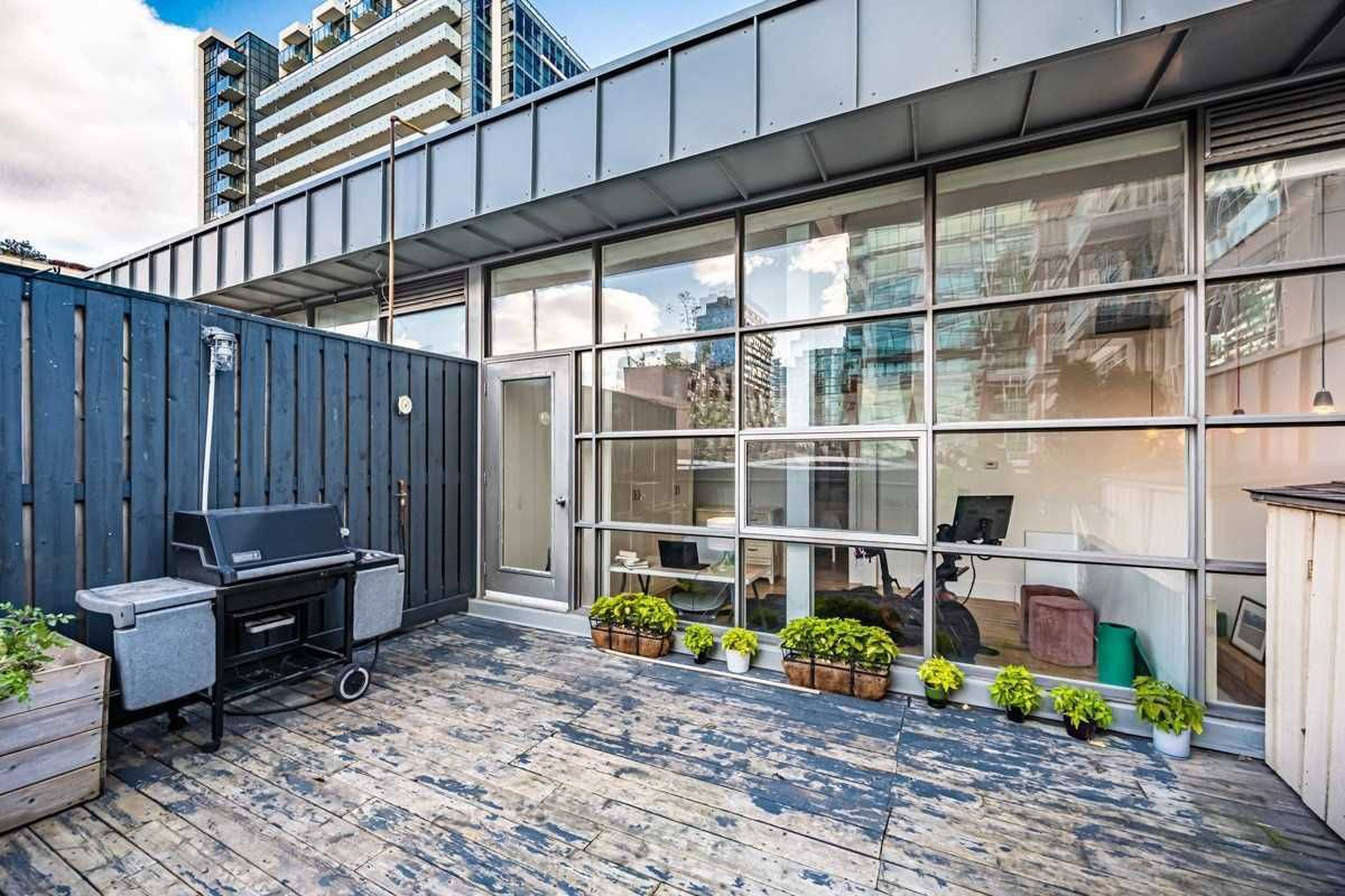 Liberty Lofts Toronto, ON - 383 Adelaide St E | liv.rent