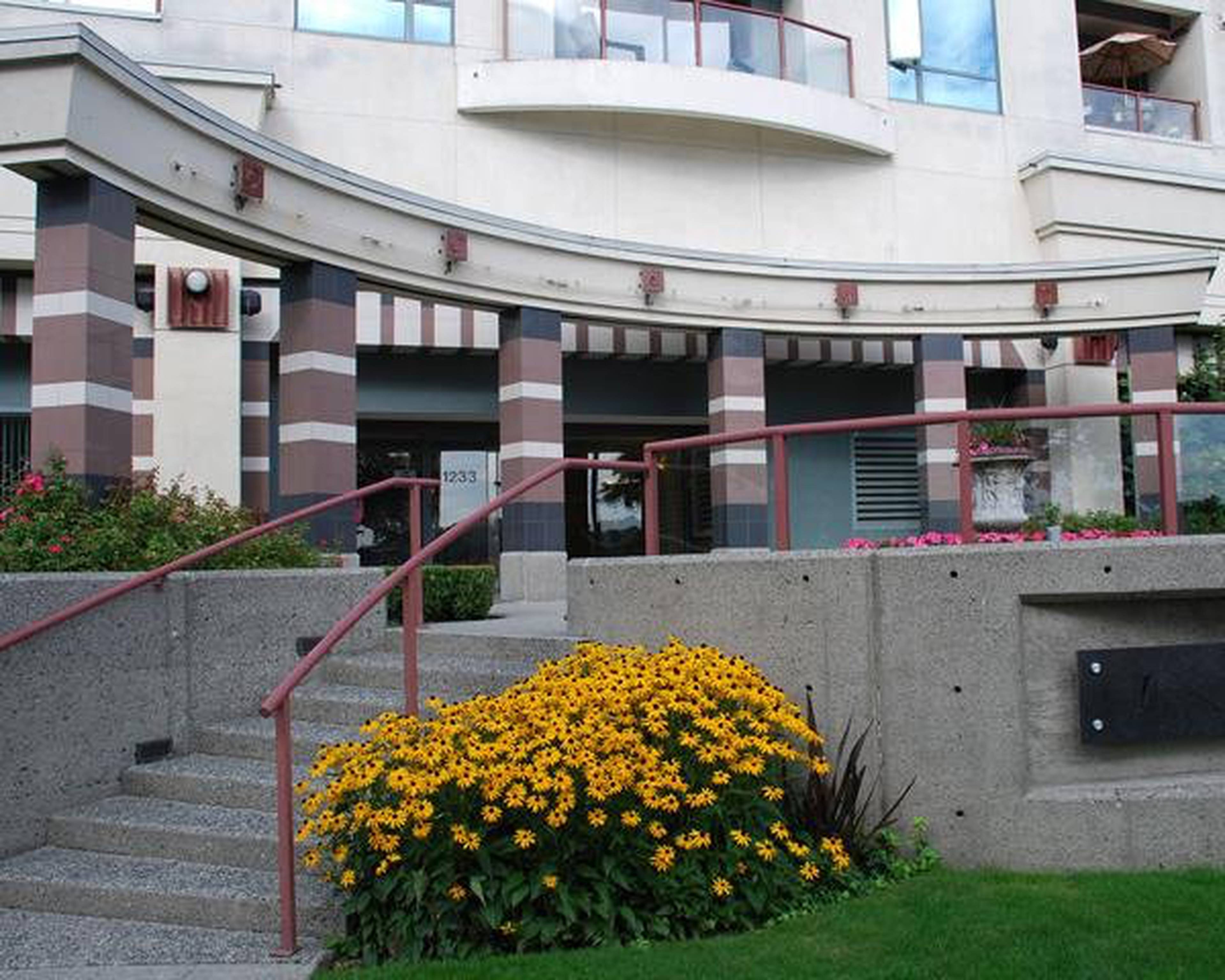 Ocean Villa Vancouver, BC - 1233 Beach Ave | liv.rent