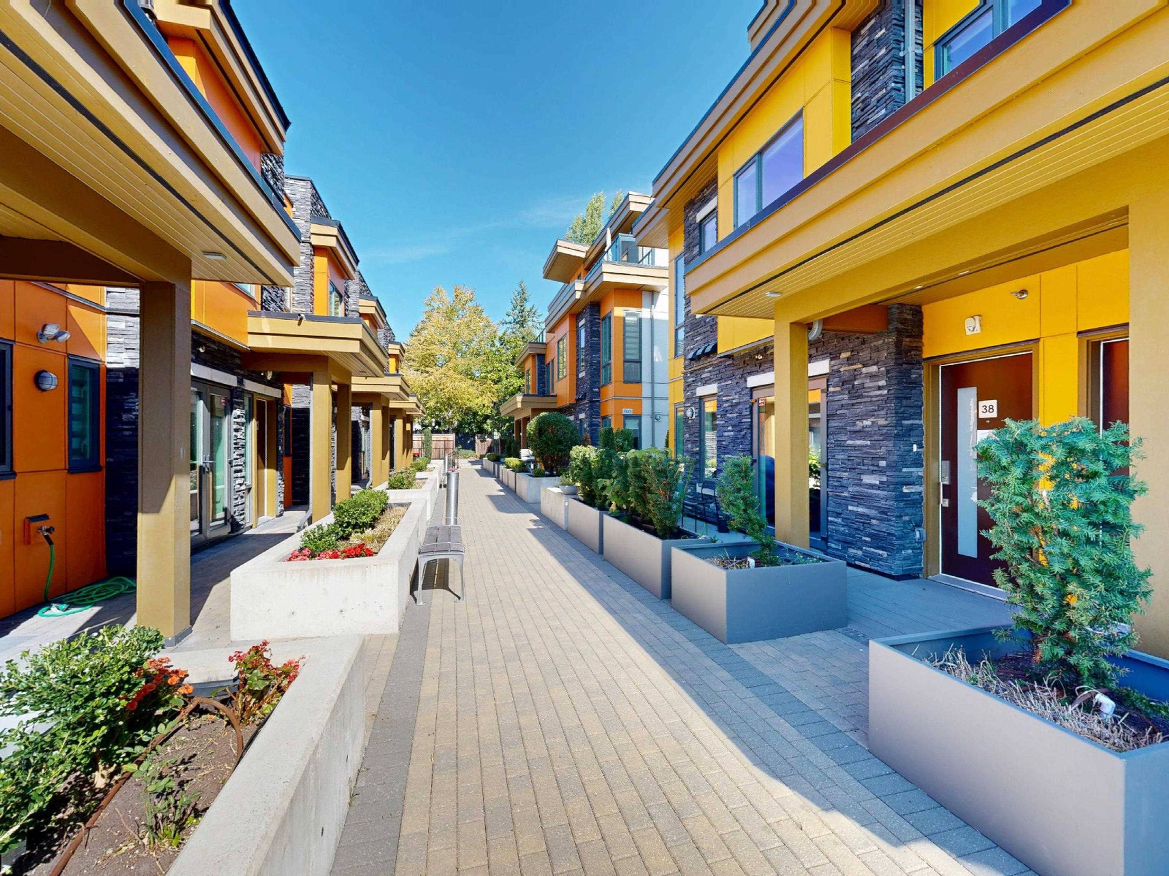 Terraces at Oak Park Vancouver, BC - 7563 Oak St | liv.rent