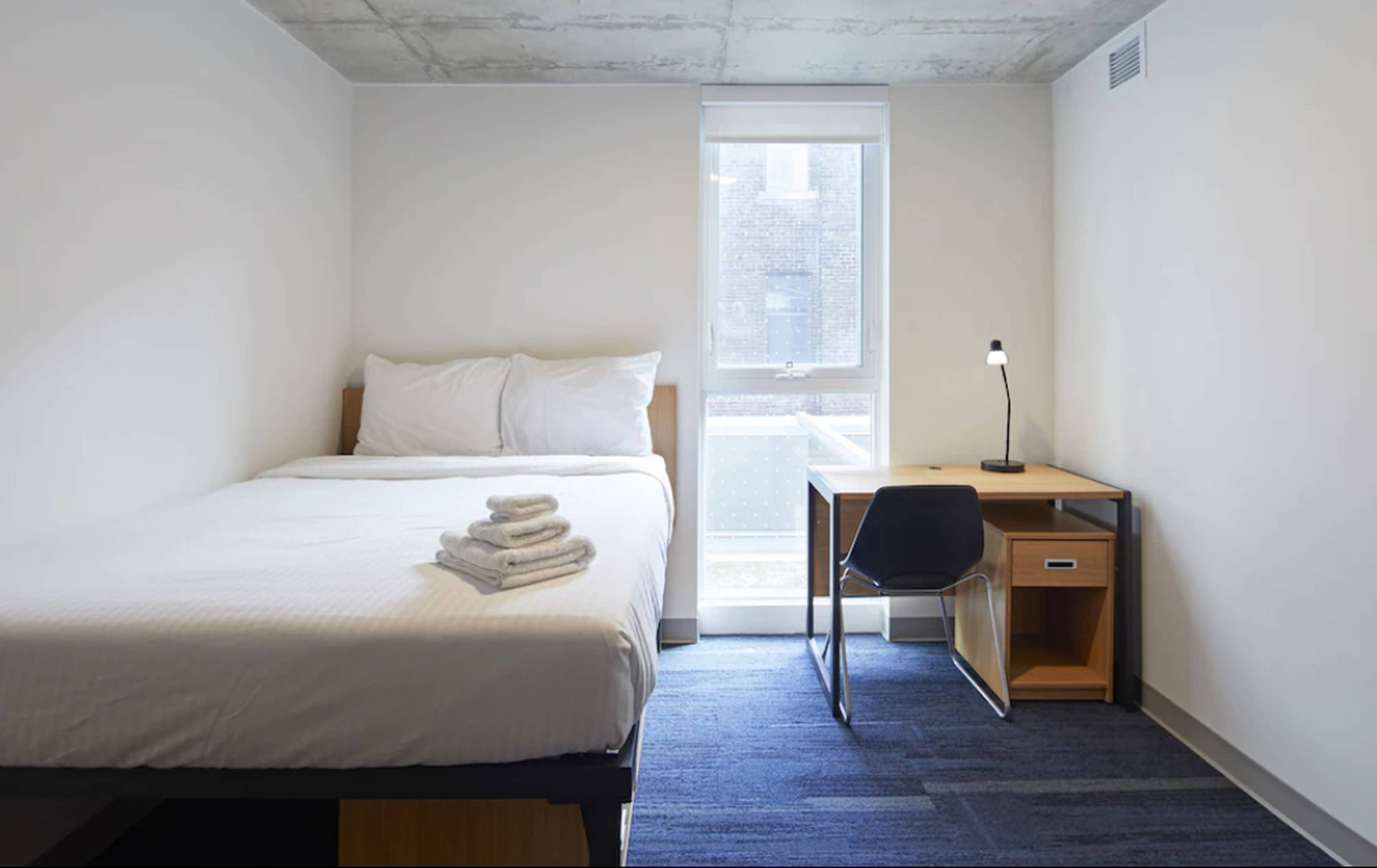 253 College St, Toronto, ON - Room for Rent | liv.rent