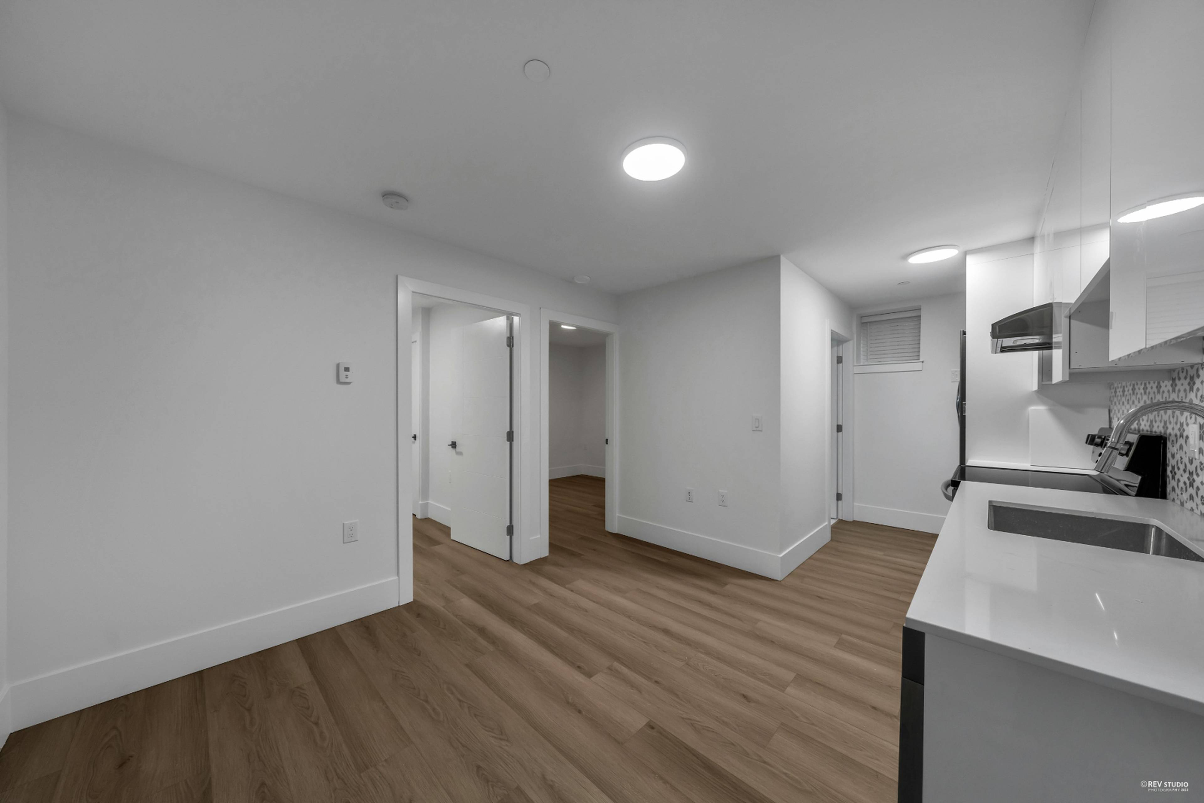 E 45th Ave, Vancouver, BC - 2 Bedroom Room for Rent | liv.rent