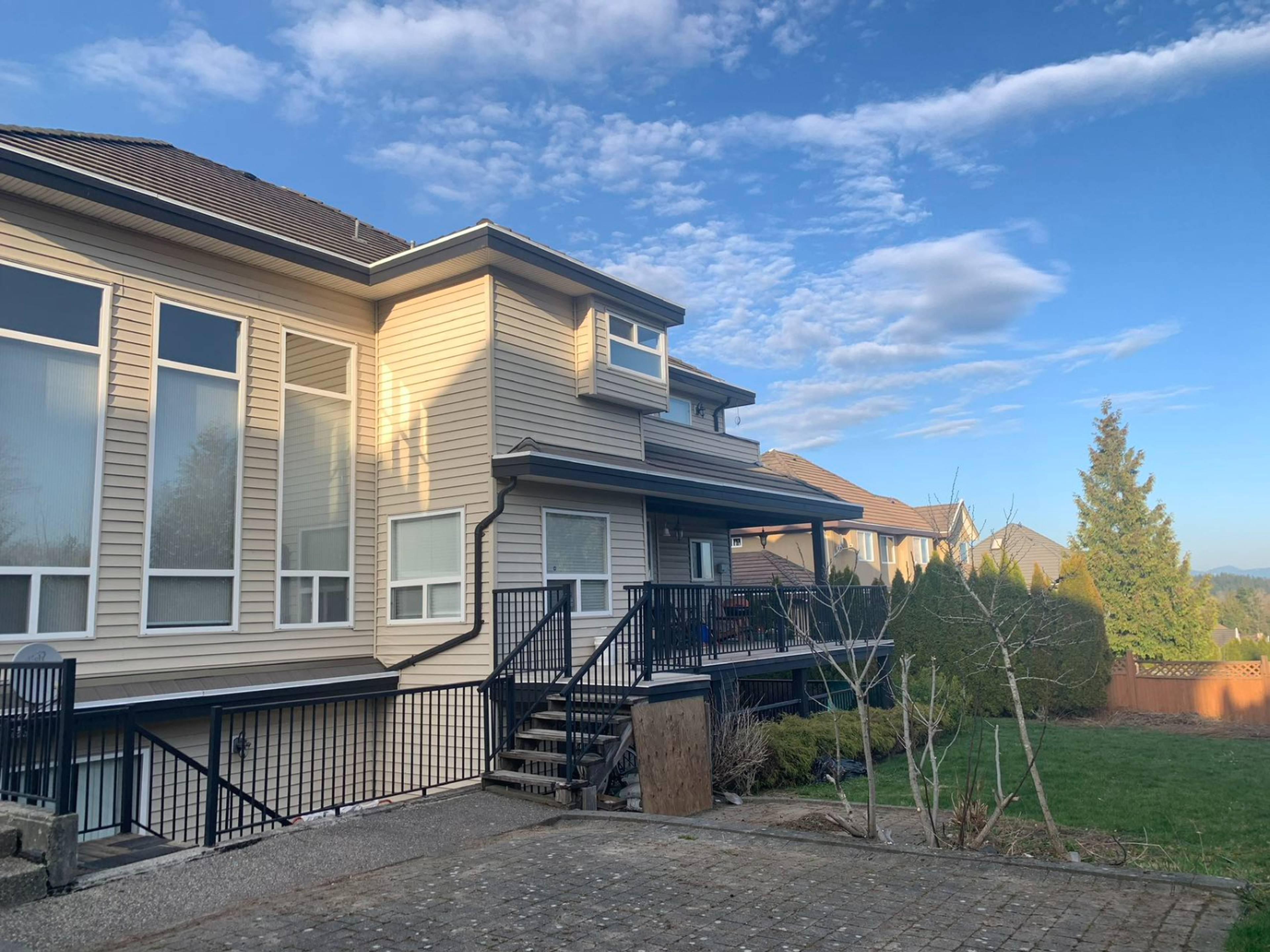 16278 92 Ave, Surrey, BC - 4 Bedroom Room for Rent | liv.rent