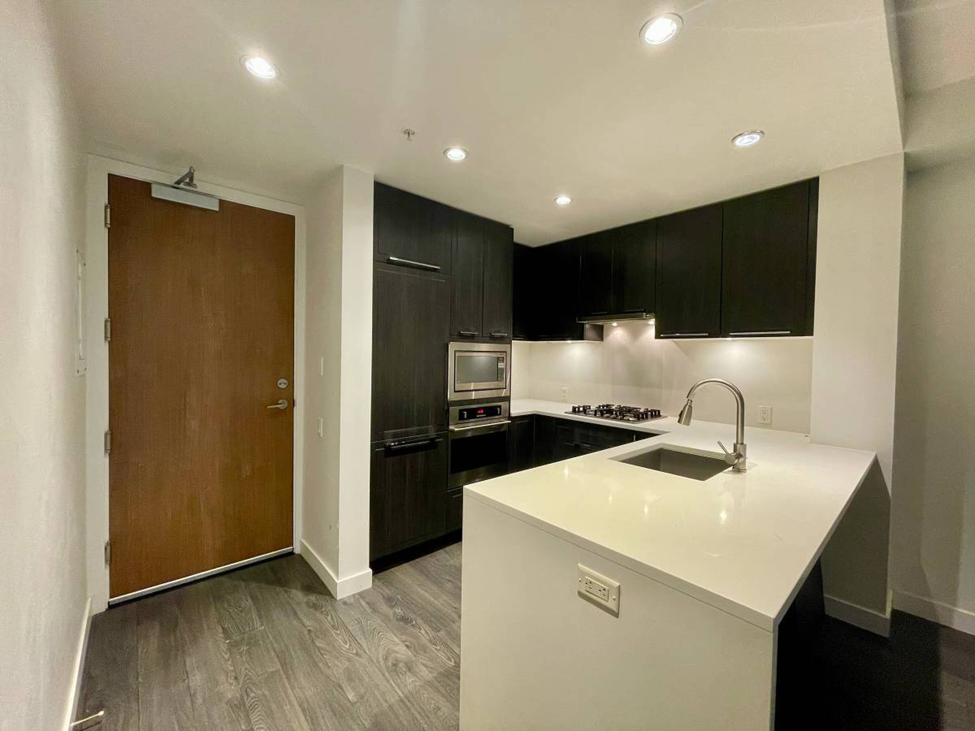 6677 Cambie St, Vancouver, BC - 1 Bedroom Apartment for Rent | liv.rent