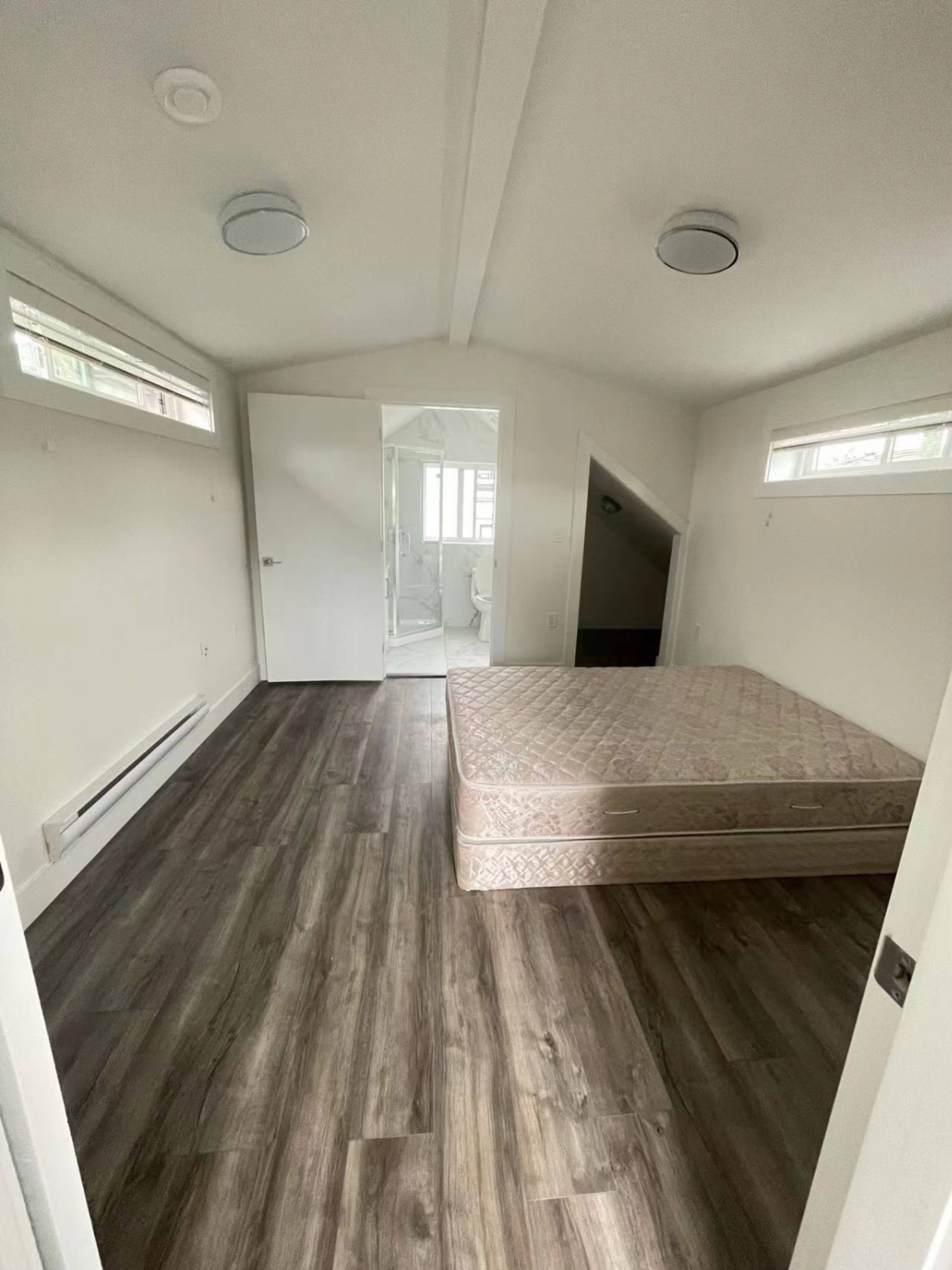 E 45th Ave, Vancouver, BC - 2 Bedroom House for Rent | liv.rent