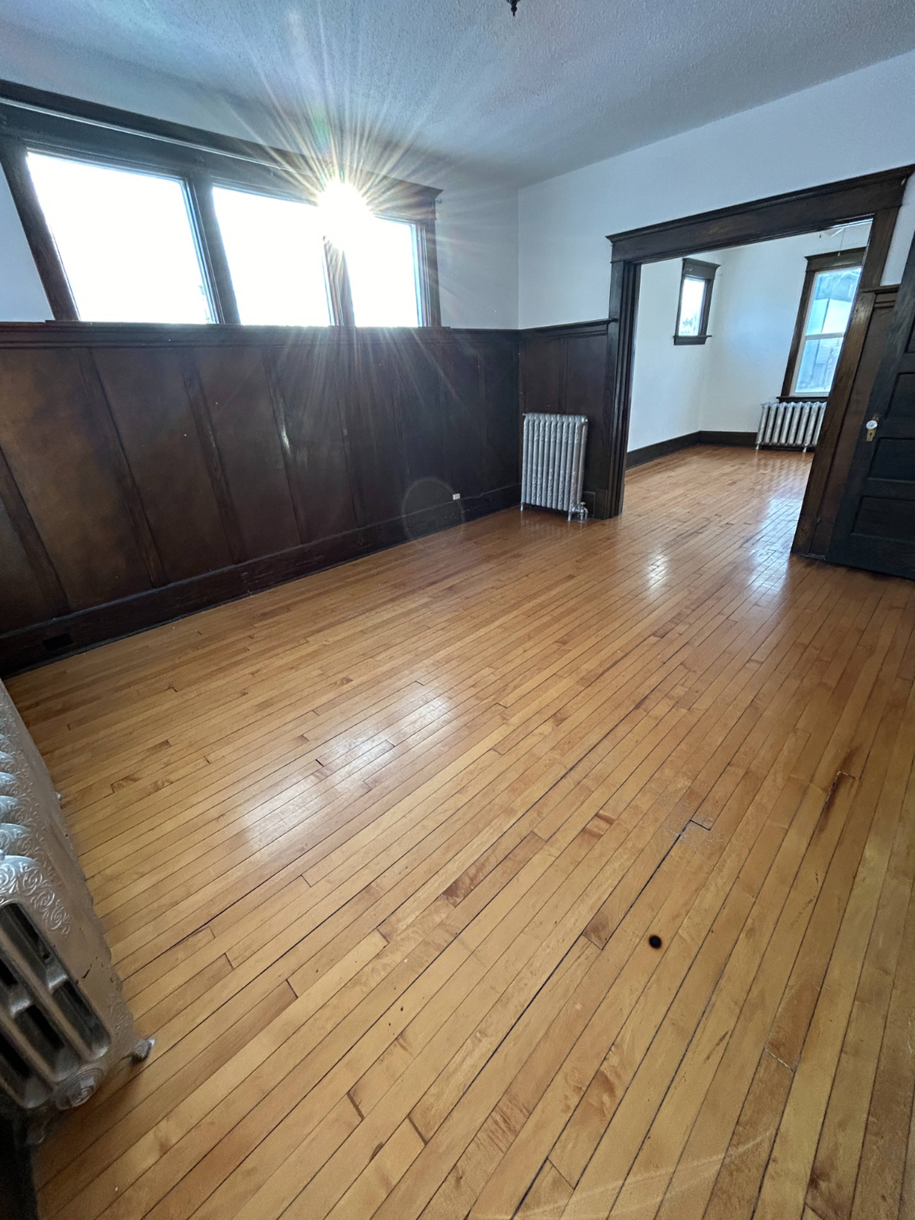 509 Dominion St, Winnipeg, MB - 2 Bedroom Room for Rent | liv.rent