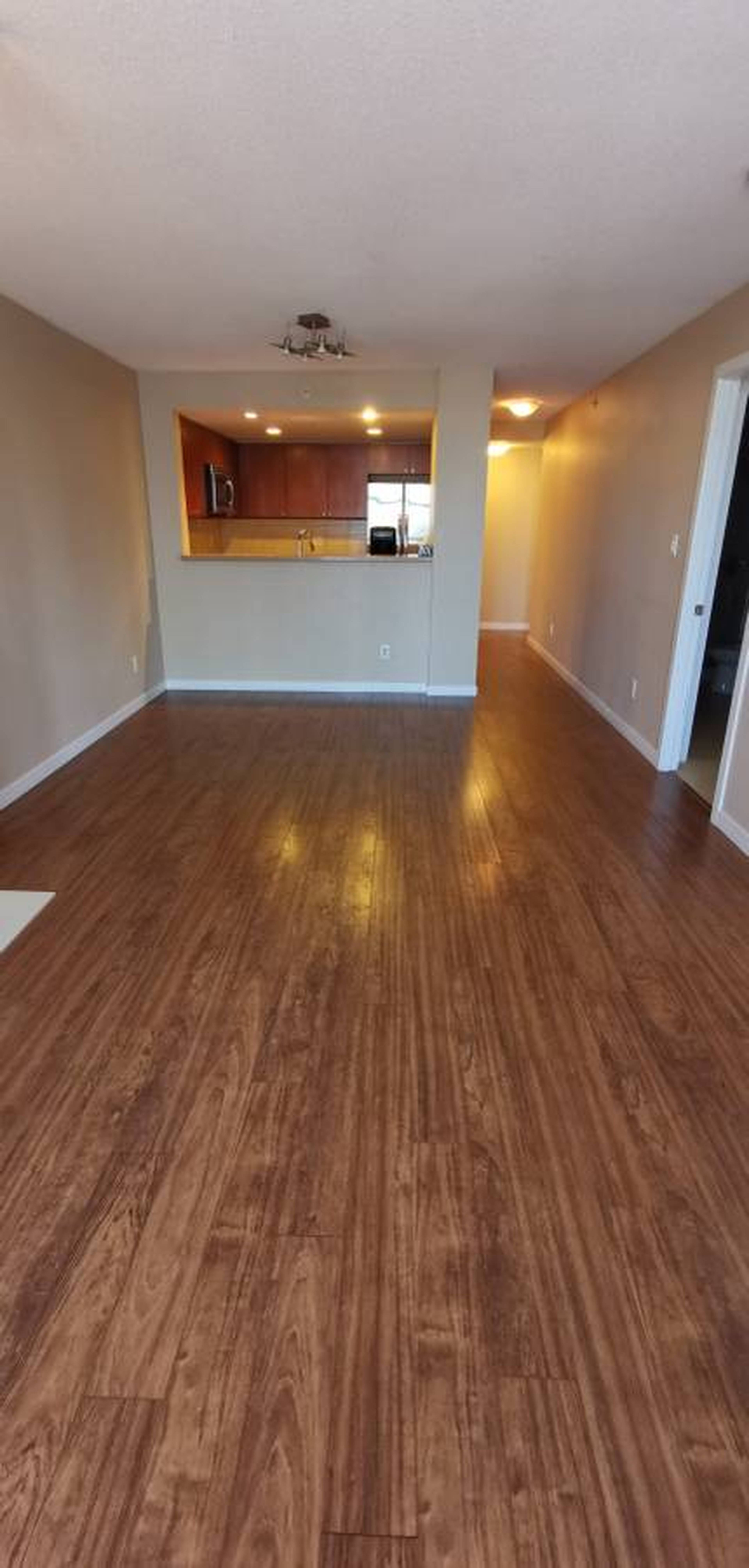 8120 Lansdowne Rd, Richmond, BC - 2 Bedroom Apartment for Rent | liv.rent