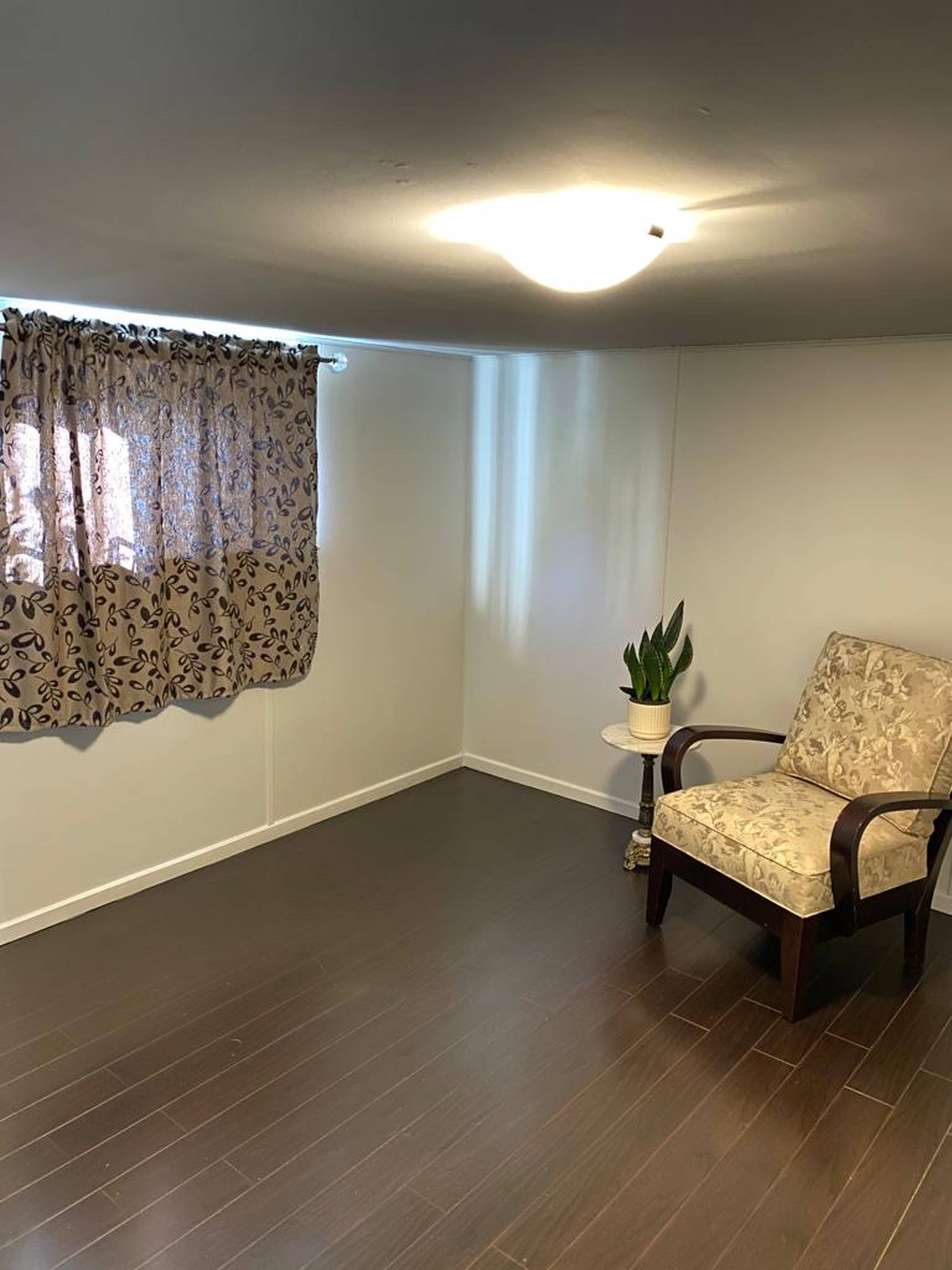W 34th Ave, Vancouver, BC - 2 Bedroom Room for Rent | liv.rent