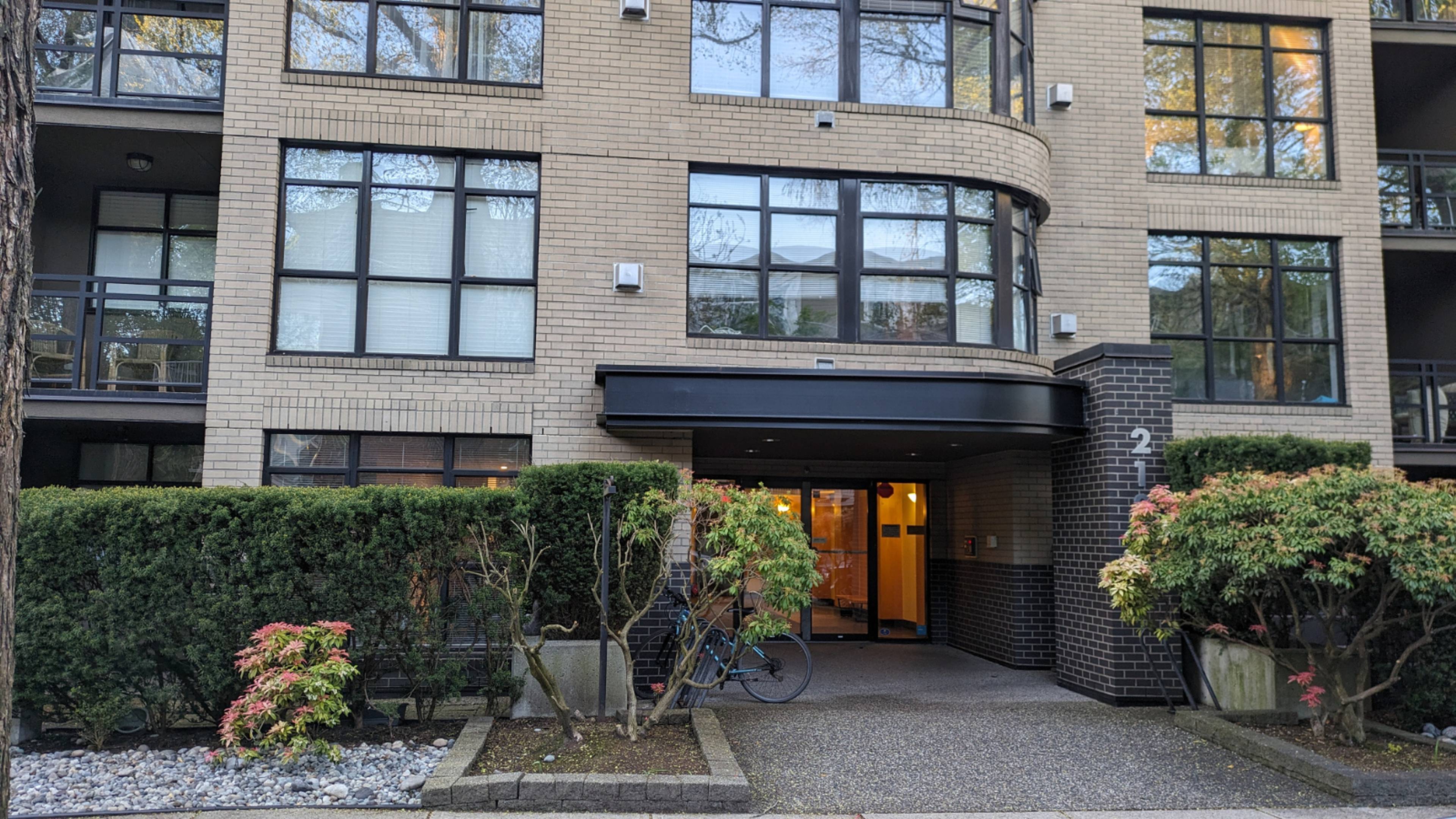 2181 10th Ave W, Vancouver, BC - Studio Apartment for Rent | liv.rent