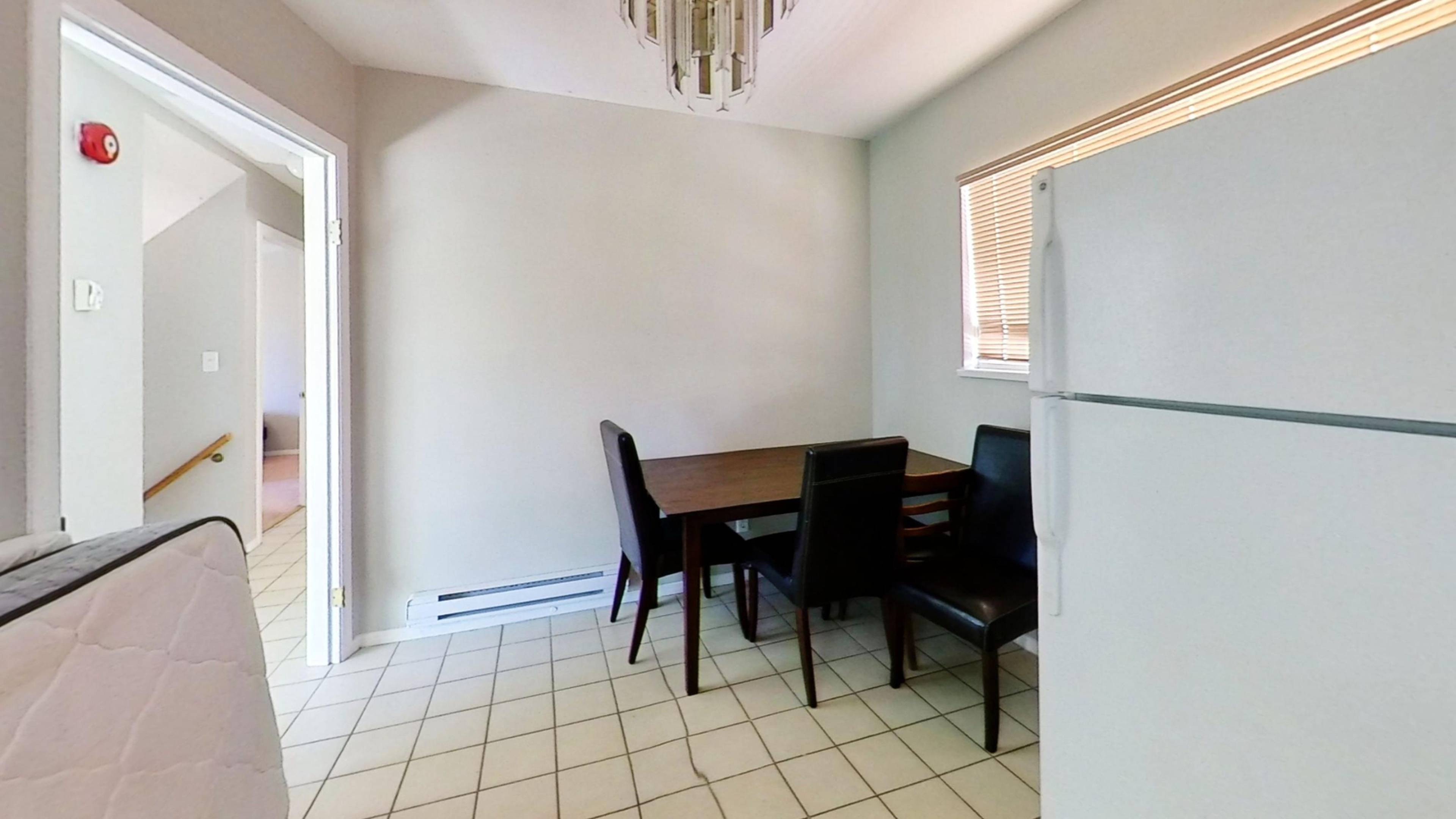 Second Floor - 3 E 43rd Ave, Vancouver, BC - 3 Bedroom Room for Rent | liv.rent