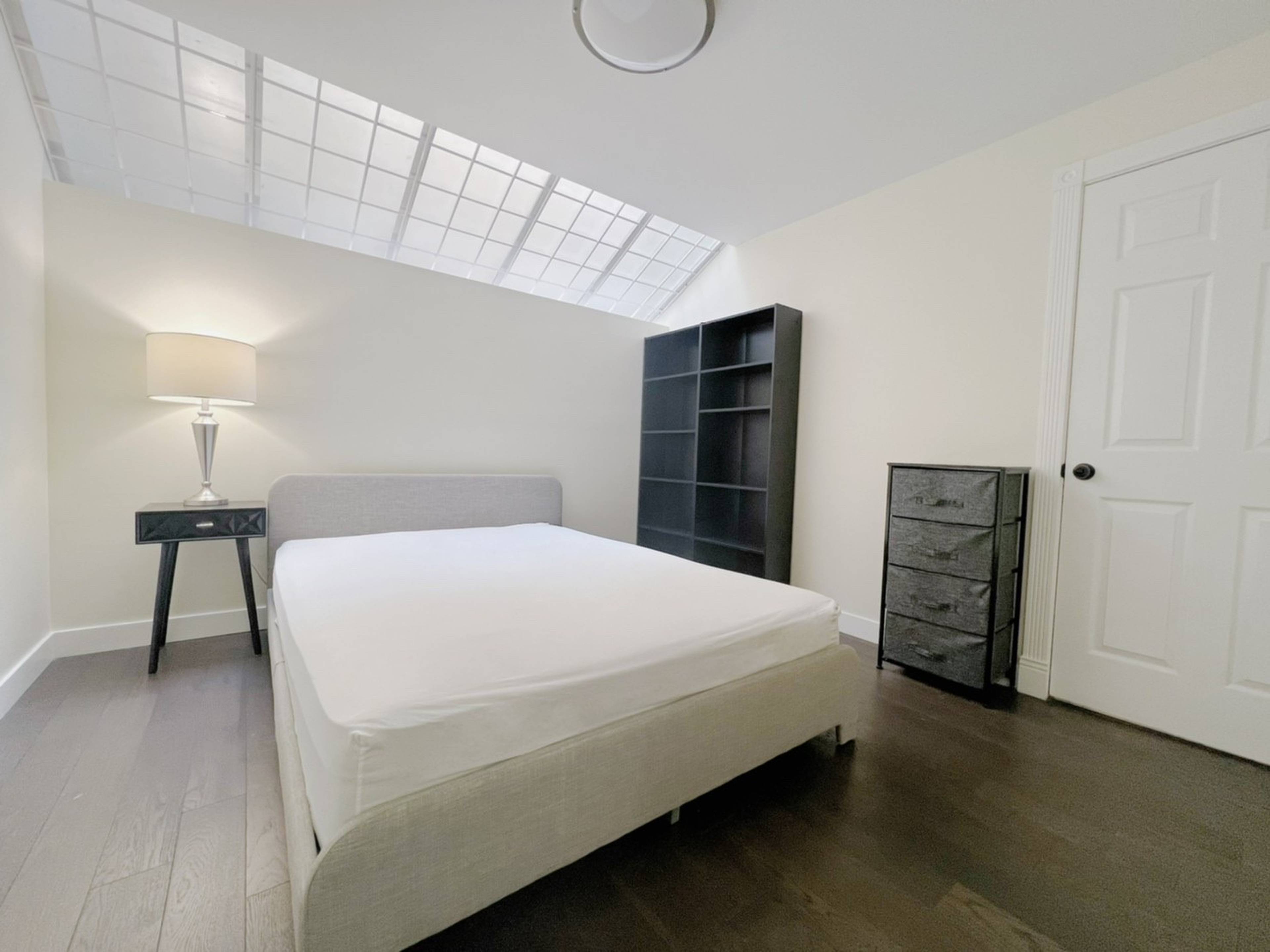 W 24th Ave, Vancouver, BC - 2 Bedroom Room for Rent | liv.rent