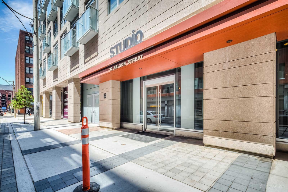 Studio 2 Toronto, ON - 30 Nelson St | liv.rent