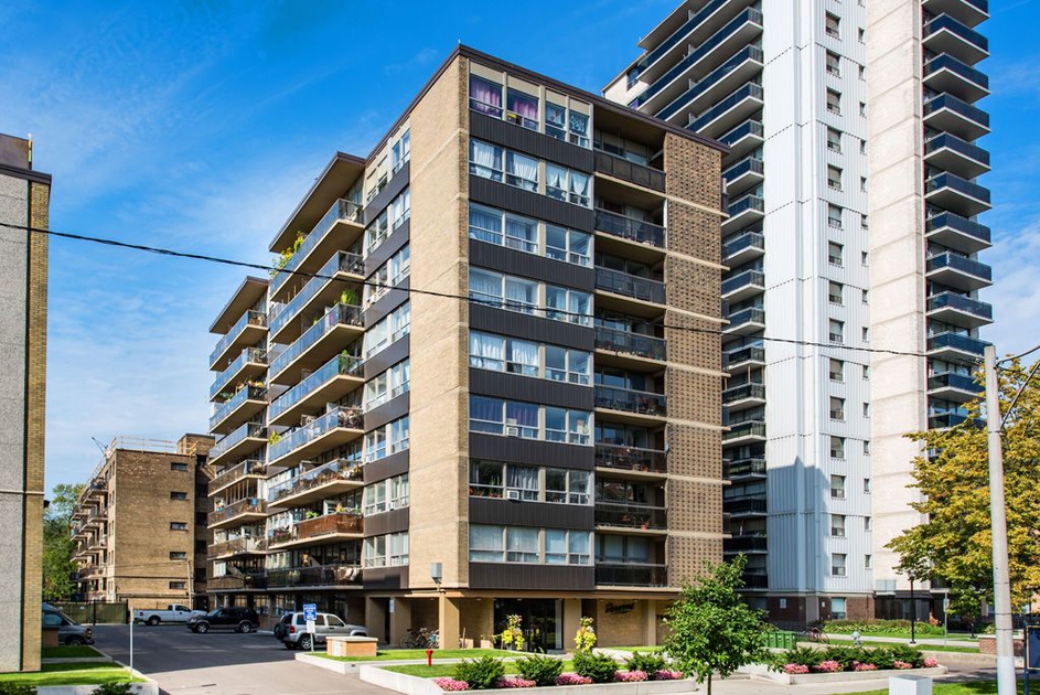 Darwood Court Toronto, ON - 60 Tyndall Ave | liv.rent