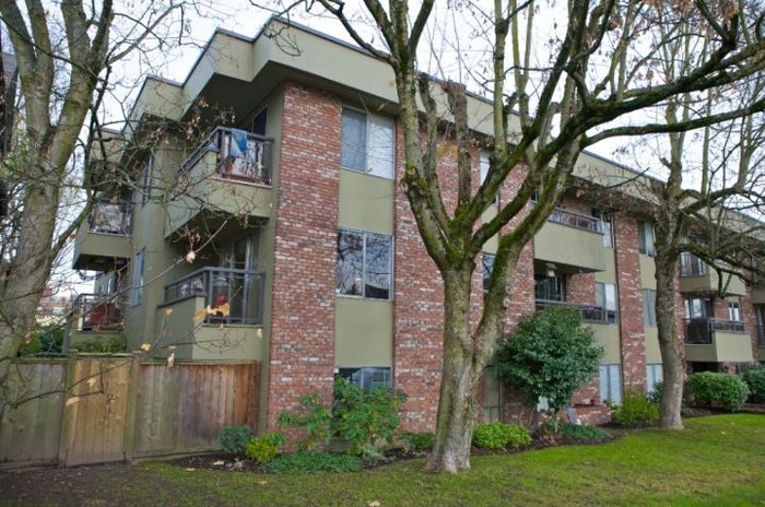West Pointe Villa Vancouver, BC - 2211 5th Ave W | liv.rent