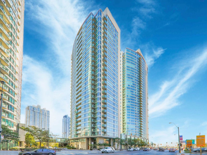 Apex Condos at Cityplace Toronto, ON - 381 Front St W | liv.rent