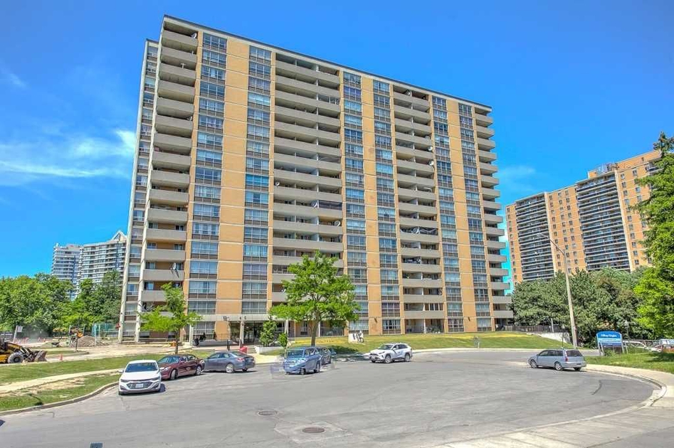 40 Panorama Court Condos Etobicoke, ON - 40 Panorama Ct | liv.rent