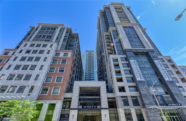 Regency on Main Hamilton, ON - 140 Main St W | liv.rent