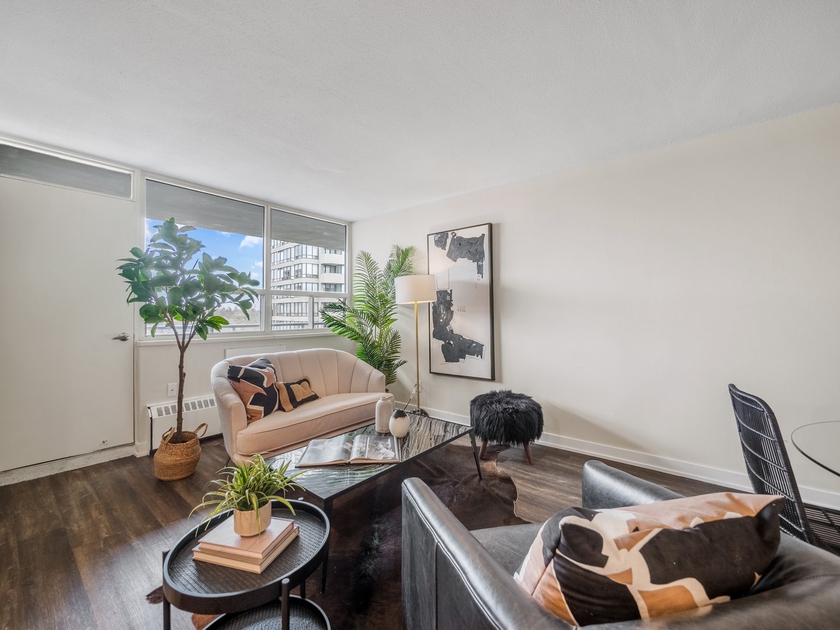 4875 Dundas Street West Etobicoke, ON - 4875 Dundas Street West | liv.rent