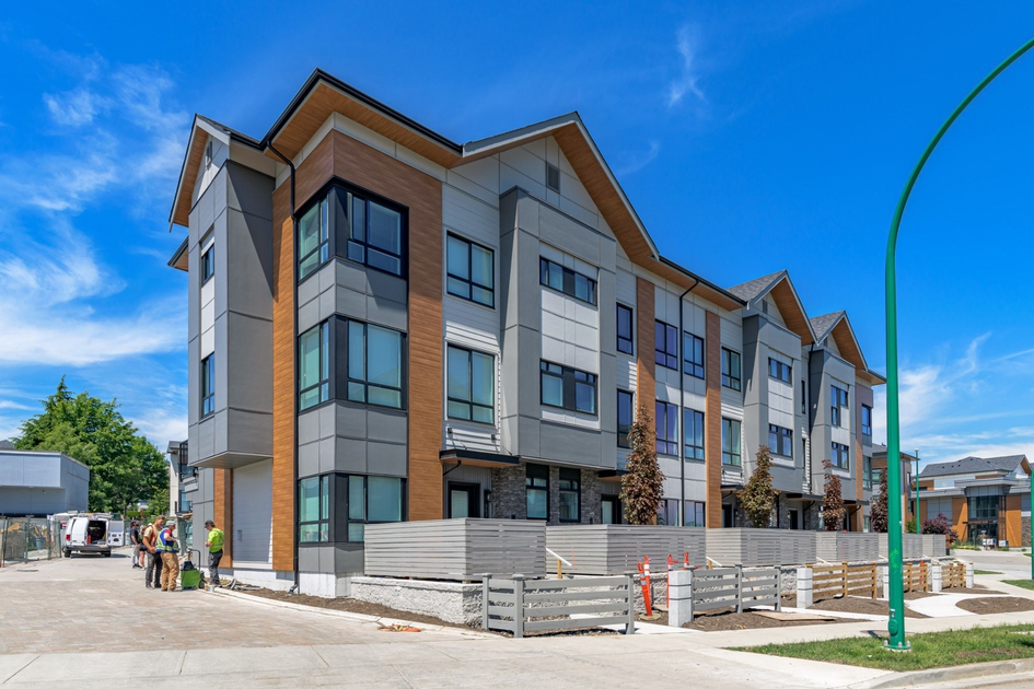 Townsend at Panorama Village Surrey, BC - 15088 Edmund Dr | liv.rent