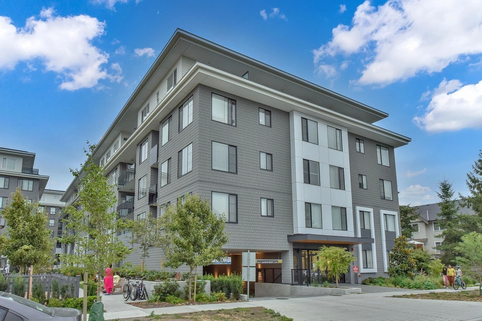 Fleetwood Village 2 Surrey, BC - 15825 85 Ave | liv.rent