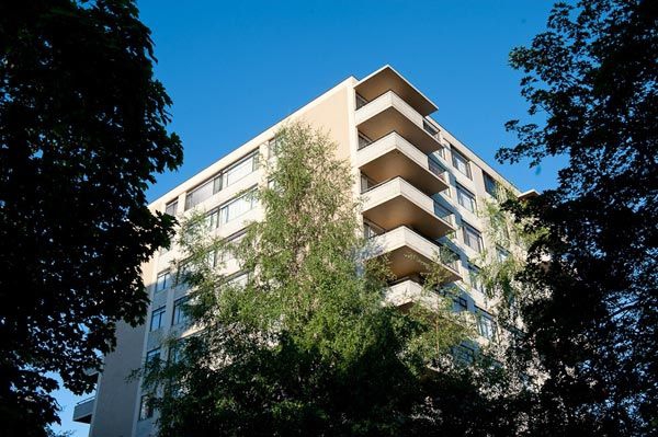 Summit House Vancouver, BC - 5555 Balsam St | liv.rent