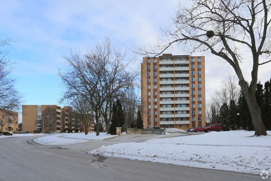 Kloster Court Kitchener, ON - 135 Confederation Dr | liv.rent