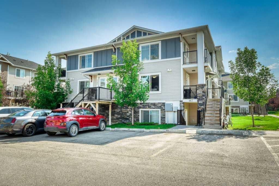 300 Marina Drive Chestermere, AB - 300 Marina Drive | liv.rent