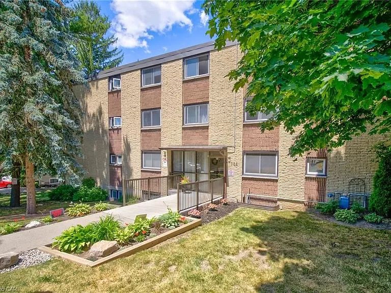 Caledonian Vw Cambridge, ON - 944 Caledonian Vw | liv.rent