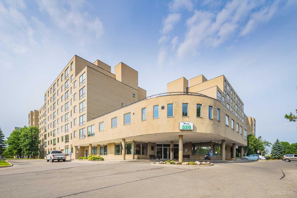 Mackenzie Square Richmond Hill, ON - 326 Major MacKenzie Dr E | liv.rent