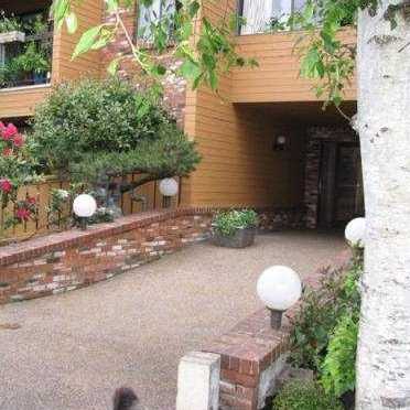 Marlboro Court Vancouver, BC - 1825 8th Ave W | liv.rent