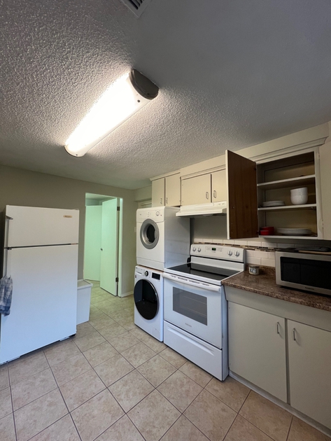 W 53rd Ave, Vancouver, BC - 2 Bedroom House for Rent | liv.rent