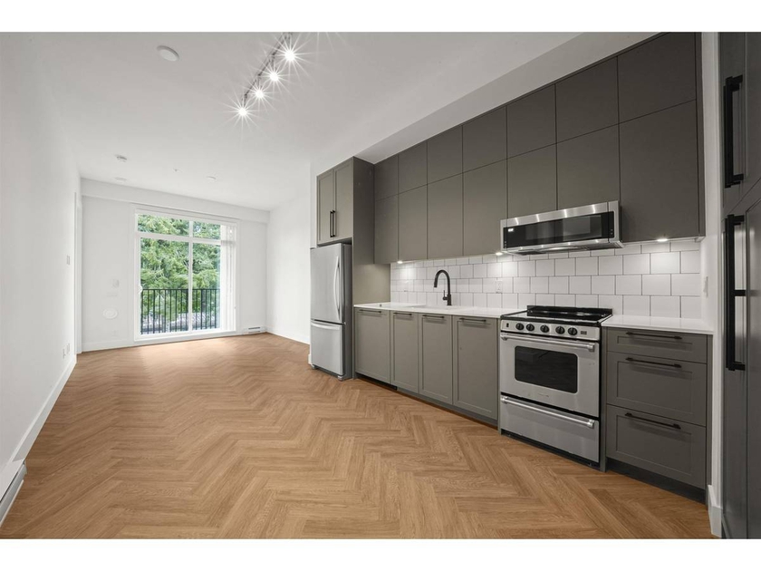 13555 Gateway Dr, Surrey, BC - 1 Bedroom Apartment for Rent | liv.rent