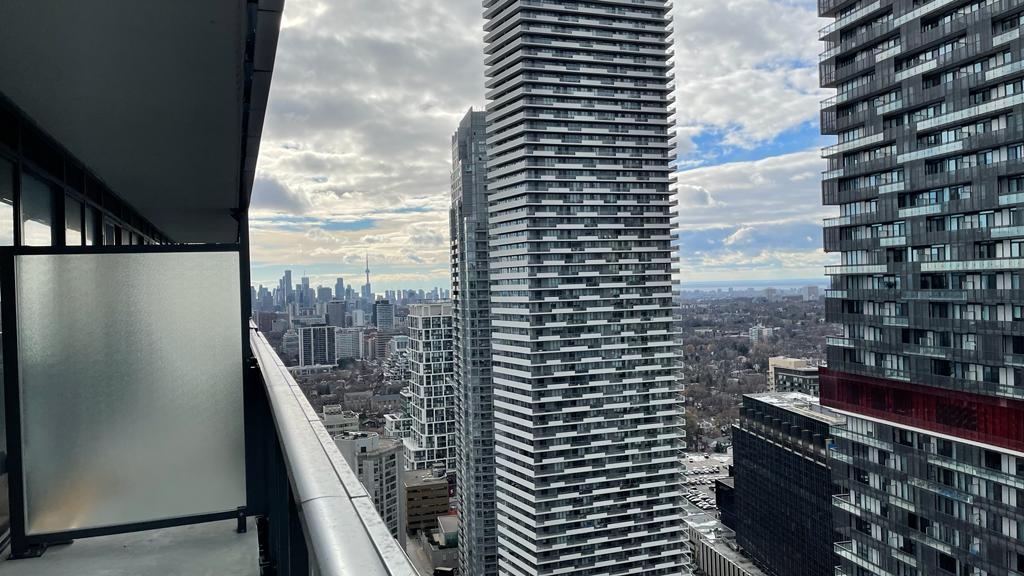 39 Roehampton Ave, Toronto, ON - 2 Bedroom Room for Rent | liv.rent