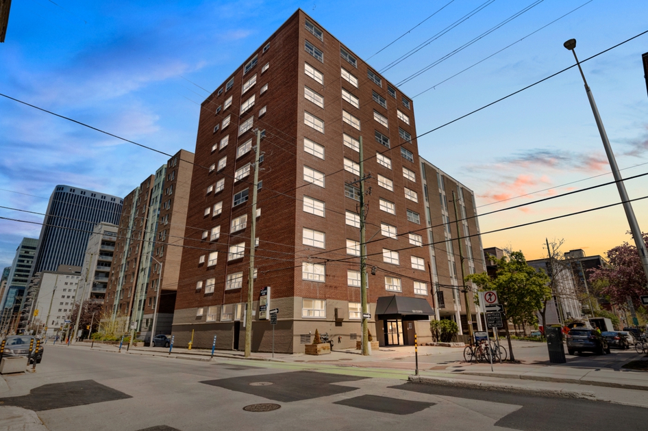 335 Cooper St, Ottawa, ON - 1 Bedroom Private Suite for Rent | liv.rent
