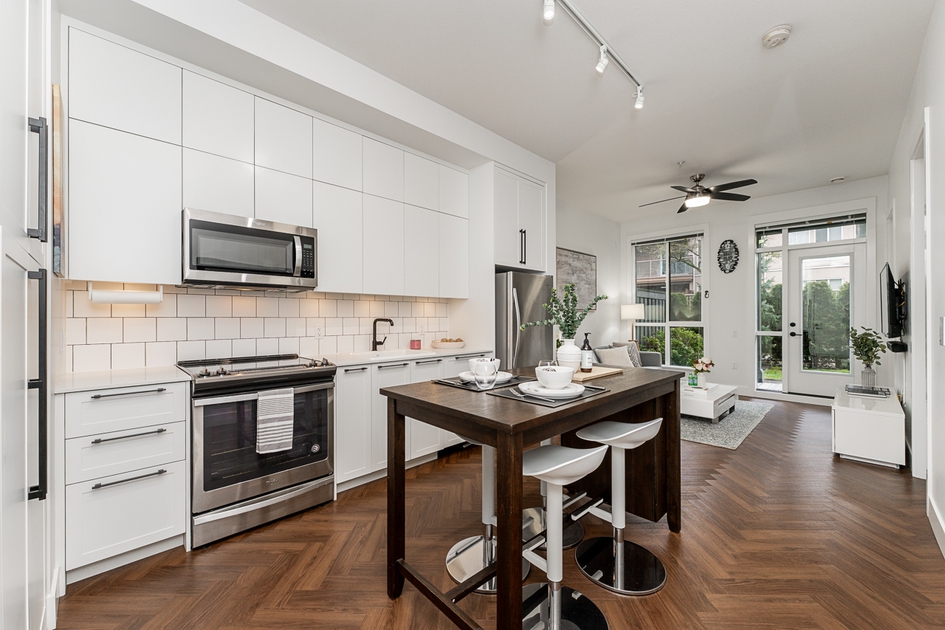 14968 101 A Ave, Surrey, BC - 2 Bedroom Apartment for Rent | liv.rent