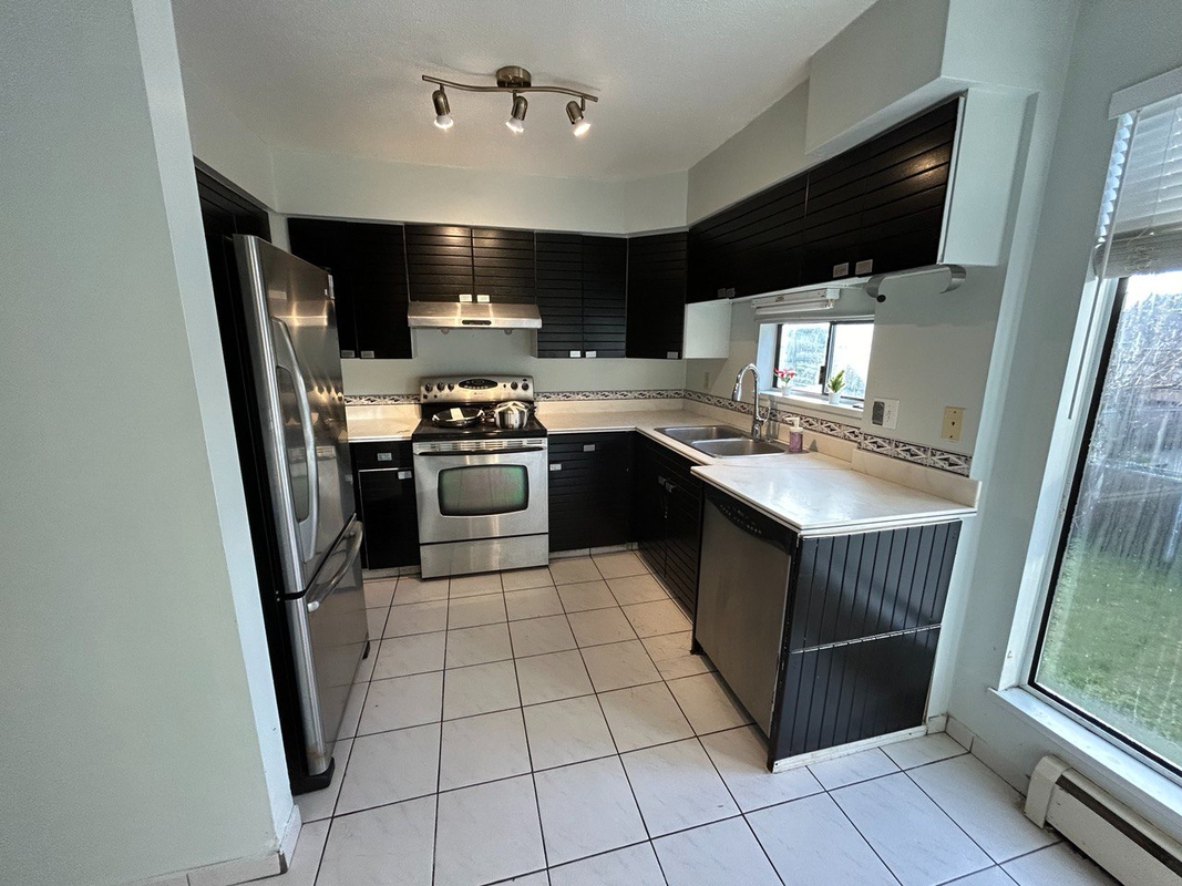 U1 - 571 Calvin Ct, Burnaby, BC - Furnished Room for Rent | liv.rent